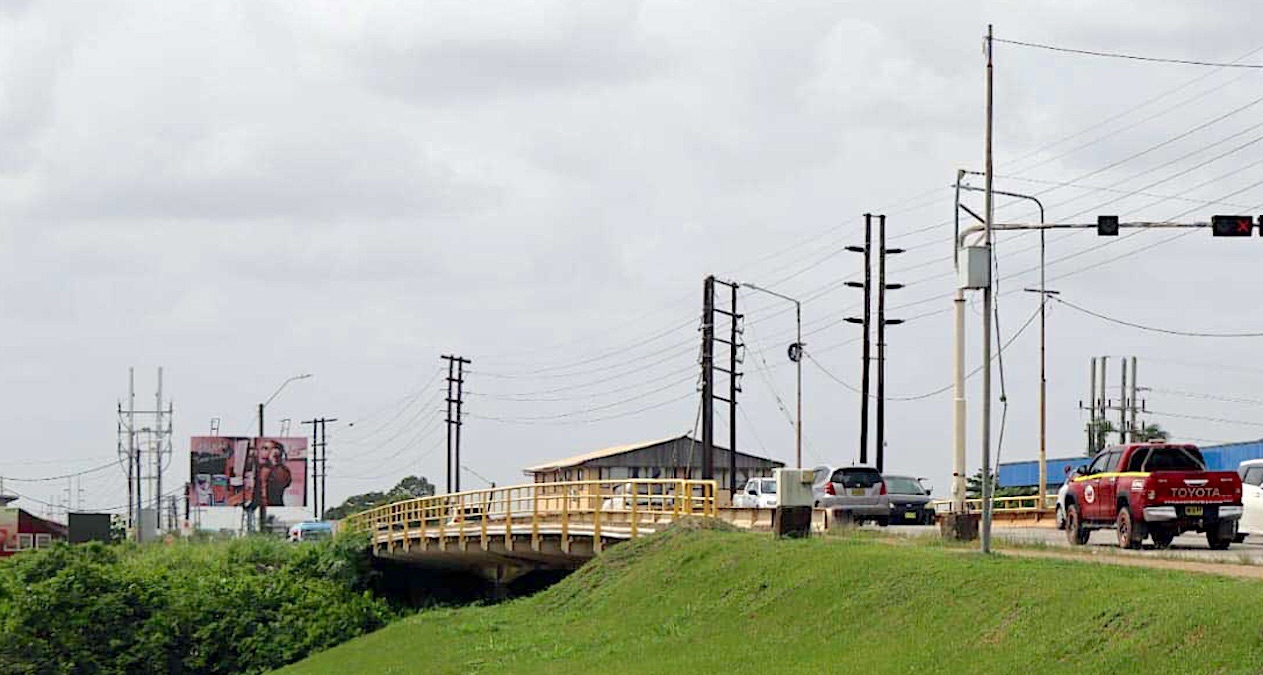 公共工程部对政治人物Dharm Mungra抹黑Van ‘t Hogerhuysstraat石桥一事作出回应 - 洵南中文网｜广义堂